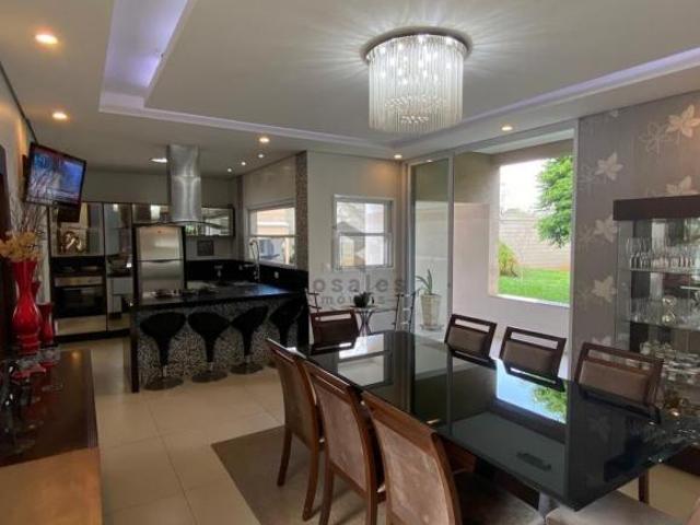 Casa de Condomínio para venda em Condomínio Villa Franca de 420.00m² com 5 Quartos, 1 Suite e 2 Gara
