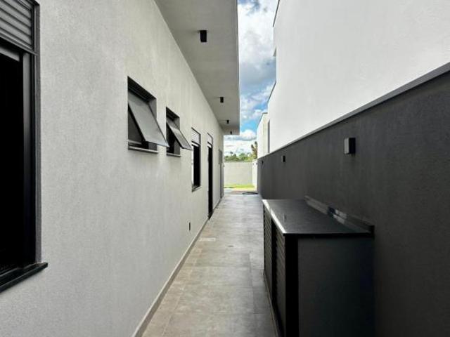 Casa de Condomínio para venda em Condomínio Zurich Dorf de 230.00m² com 3 Quartos, 3 Suites e 4 Gara