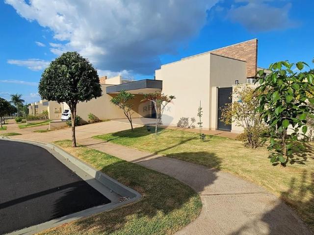 Casa de Condomínio para venda em Cravinhos em Cravinhos São Paulo de 160.00m² com 3 Quartos, 1 Suíte e 4 Garagens