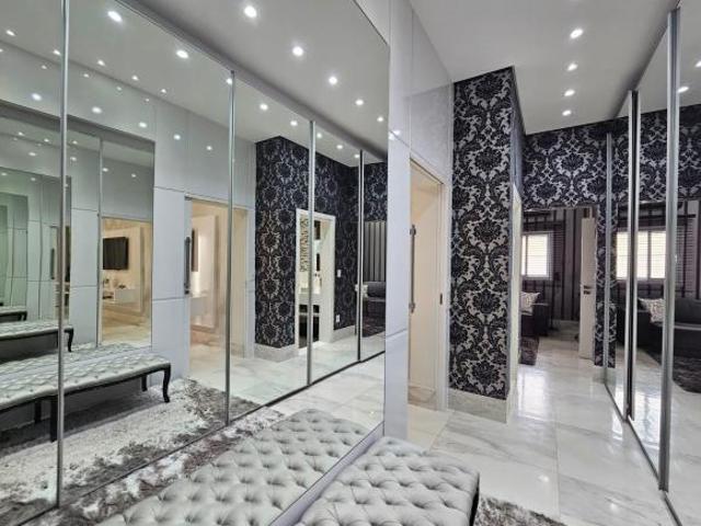 Casa de Condomínio para venda em Estância Hípica de 333.00m² com 3 Quartos, 3 Suites e 4 Garagens