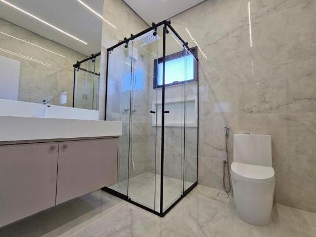 Casa de Condomínio para venda em Fazenda Santa Lúcia de 240.00m² com 3 Quartos, 3 Suites e 2 Garagen