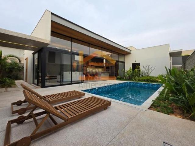 Casa de Condomínio para venda em Fazenda Santa Lúcia de 228.00m² com 3 Quartos, 3 Suites e 4 Garagen