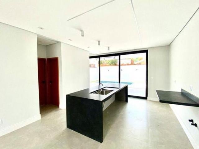 Casa de Condomínio para venda em Gramadão de 217.00m² com 3 Quartos, 3 Suites e 4 Garagens