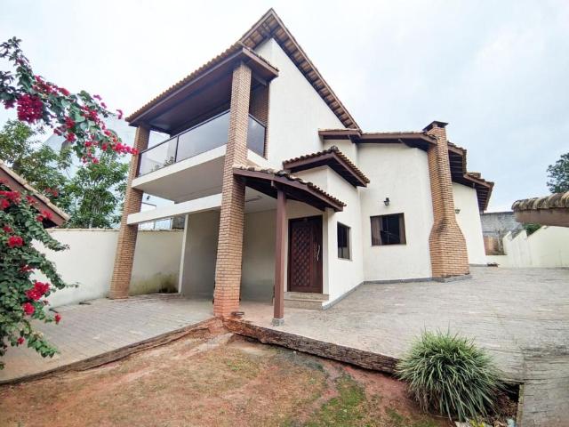 Casa de Condomínio para venda em Gramado em Cotia São Paulo de 230.00m² com 3 Quartos, 1 Suíte e 4 Garagens