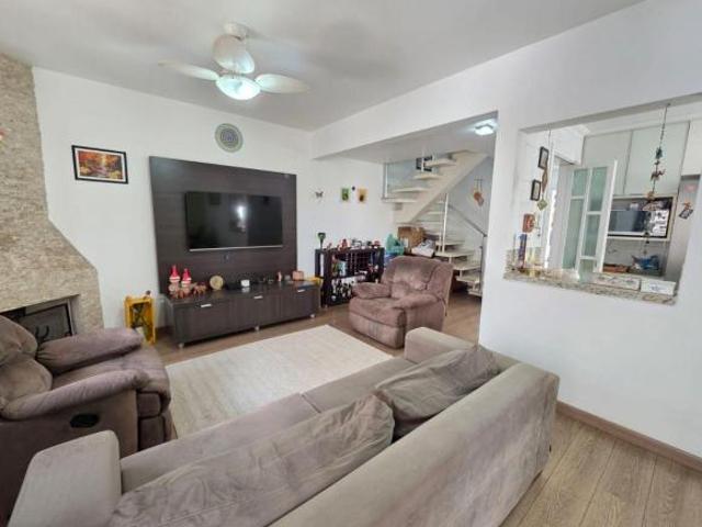 Casa de Condomínio para venda em Granja Viana de 154.00m² com 4 Quartos, 1 Suite e 4 Garagens