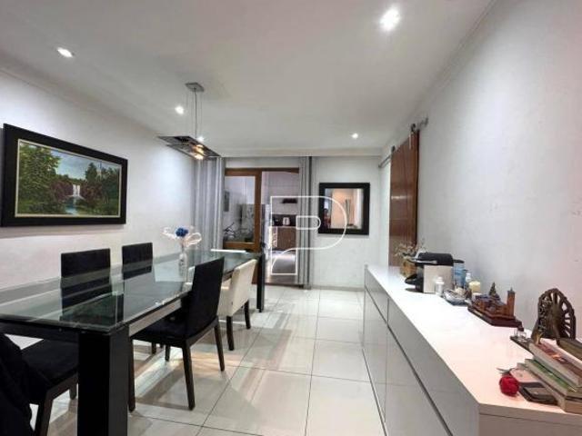Casa de Condomínio para venda em Granja Viana de 175.00m² com 4 Quartos, 2 Suites e 3 Garagens