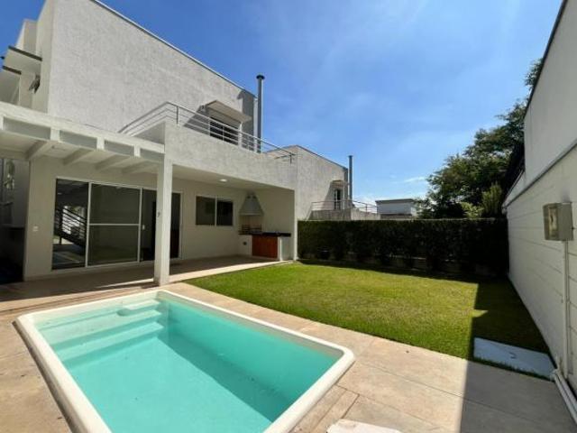 Casa de Condomínio para venda em Granja Viana de 171.00m² com 3 Quartos, 3 Suites e 4 Garagens