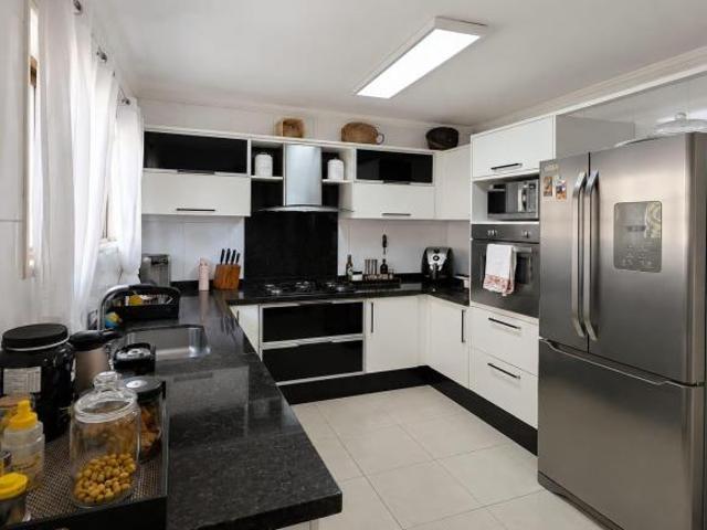 Casa de Condomínio para venda em Granja Viana de 244.00m² com 3 Quartos, 1 Suite e 5 Garagens