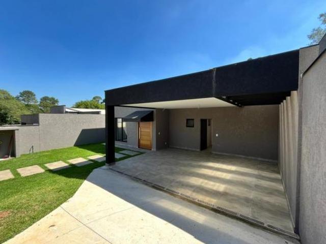 Casa de Condomínio para venda em Granja Viana de 245.00m² com 3 Quartos, 3 Suites e 4 Garagens