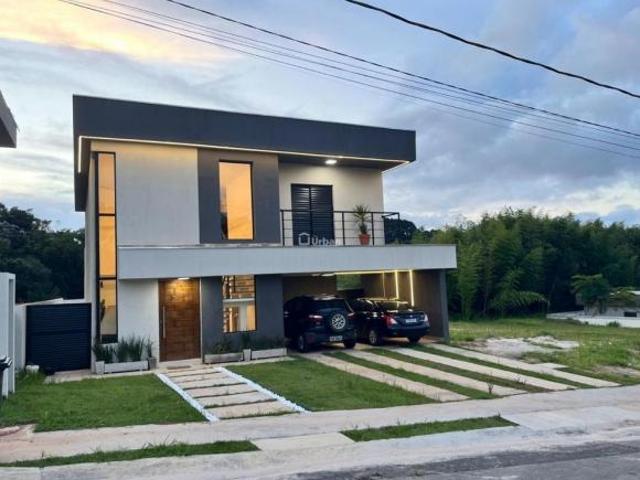 Casa de Condomínio para venda em Granja Viana de 242.00m² com 3 Quartos, 3 Suites e 6 Garagens