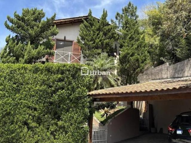 Casa de Condomínio para venda em Granja Viana de 250.00m² com 4 Quartos, 2 Suites e 3 Garagens