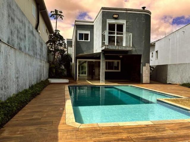 Casa de Condomínio para venda em Granja Viana de 270.00m² com 3 Quartos, 3 Suites e 4 Garagens
