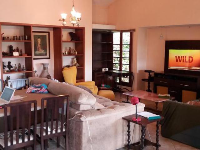 Casa de Condomínio para venda em Granja Viana de 280.00m² com 3 Quartos, 1 Suite e 2 Garagens