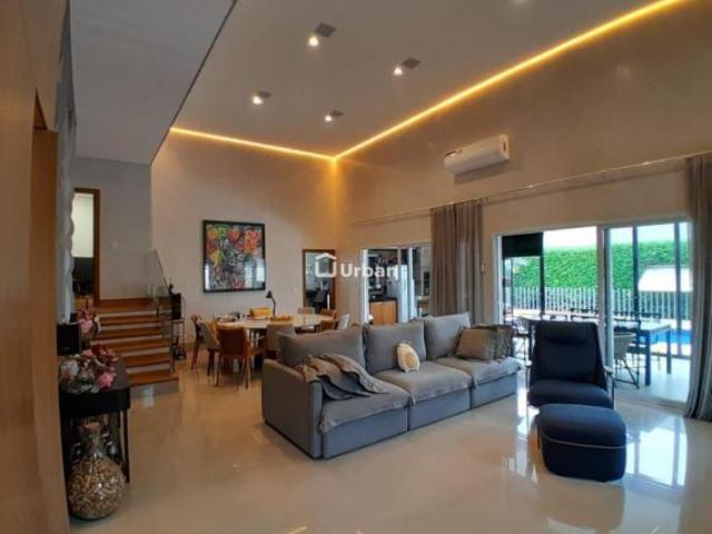 Casa de Condomínio para venda em Granja Viana de 310.00m² com 3 Quartos, 3 Suites e 9 Garagens