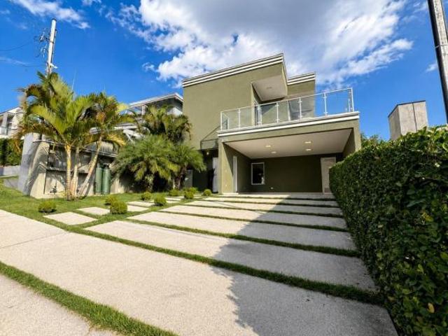 Casa de Condomínio para venda em Granja Viana de 330.00m² com 3 Quartos, 1 Suite e 4 Garagens