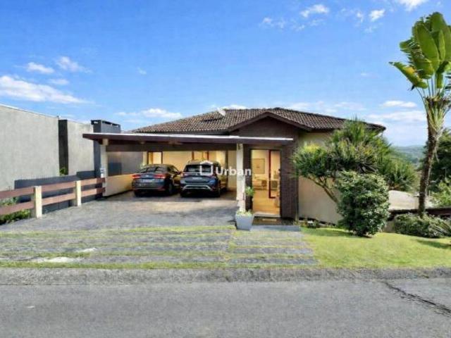 Casa de Condomínio para venda em Granja Viana de 330.00m² com 3 Quartos, 3 Suites e 4 Garagens