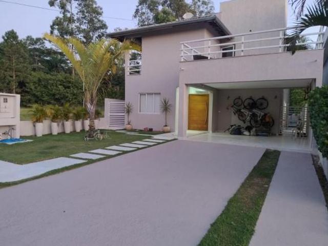 Casa de Condomínio para venda em Granja Viana de 375.00m² com 4 Quartos, 4 Suites e 4 Garagens
