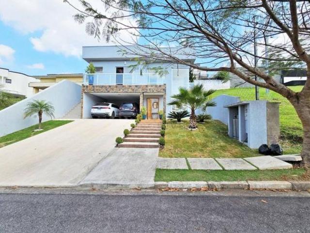 Casa de Condomínio para venda em Granja Viana de 377.00m² com 3 Quartos, 3 Suites e 4 Garagens