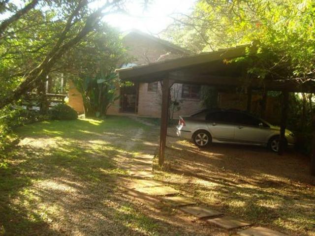 Casa de Condomínio para venda em Granja Viana de 385.00m² com 3 Quartos, 1 Suite e 9 Garagens