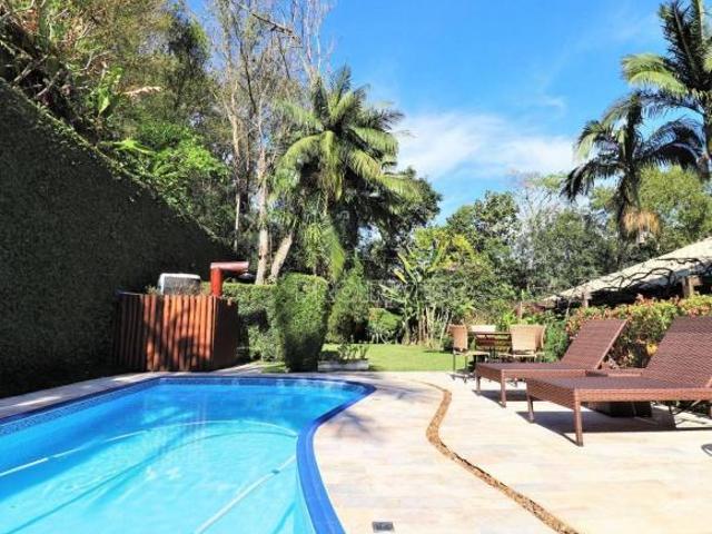 Casa de Condomínio para venda em Granja Viana de 400.00m² com 4 Quartos, 4 Suites e 4 Garagens