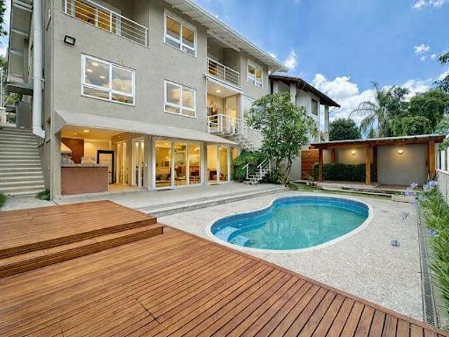 Casa de Condomínio para venda em Granja Viana de 450.00m² com 4 Quartos, 4 Suites e 6 Garagens