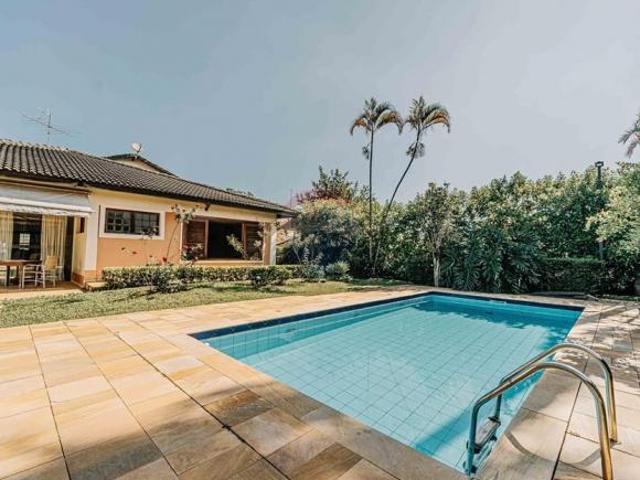 Casa de Condomínio para venda em Granja Viana de 450.97m² com 5 Quartos, 4 Suites e 6 Garagens