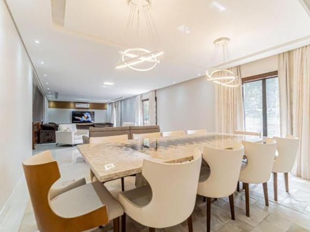 Casa de Condomínio para venda em Granja Viana de 490.00m² com 4 Quartos, 4 Suites e 6 Garagens