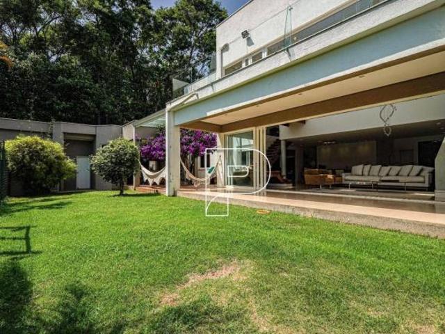 Casa de Condomínio para venda em Granja Viana de 491.00m² com 4 Quartos, 4 Suites e 3 Garagens