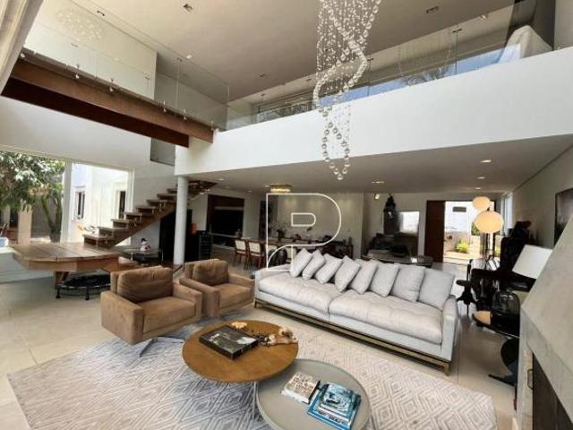 Casa de Condomínio para venda em Granja Viana de 491.00m² com 4 Quartos, 4 Suites e 3 Garagens