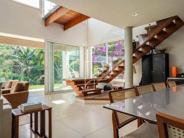 Casa de Condomínio para venda em Granja Viana de 491.00m² com 4 Quartos, 4 Suites e 3 Garagens