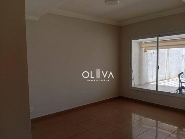 Casa de Condomínio para venda em Green Village Iii de 259.00m² com 3 Quartos, 1 Suite e 2 Garagens