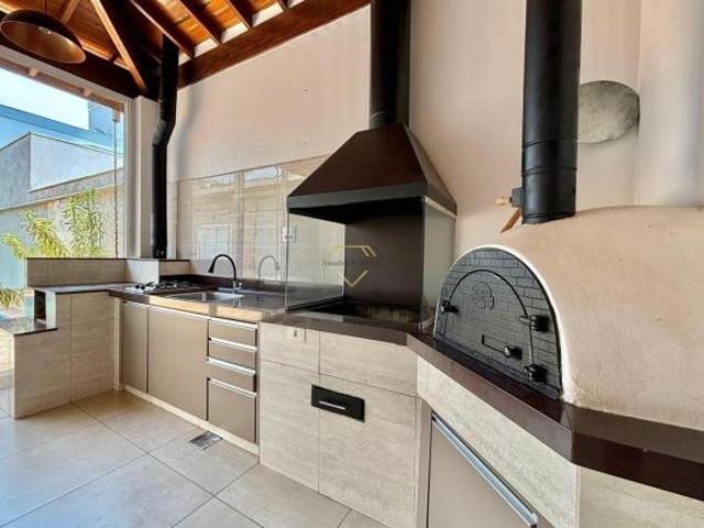 Casa de Condomínio para venda em Ipanema de 230.00m² com 3 Quartos, 3 Suites e 2 Garagens