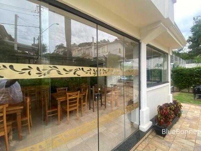 Casa de Condomínio para venda em Jardim Caxambu de 132.00m² com 3 Quartos, 1 Suite e 2 Garagens