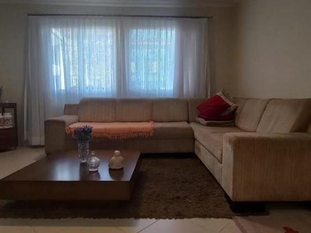 Casa de Condomínio para venda em Jardim Caxambu de 145.00m² com 3 Quartos, 1 Suite e 2 Garagens