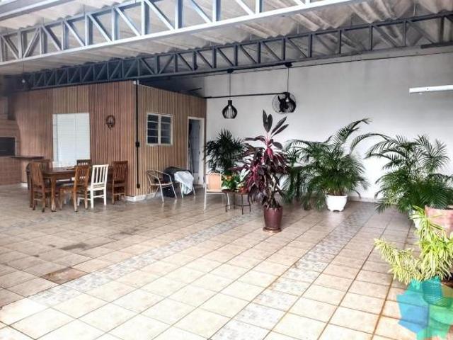 Casa de Condomínio para venda em Jardim Celani de 230.00m² com 3 Quartos, 1 Suite e 2 Garagens