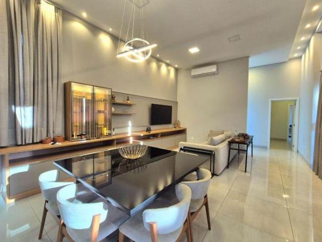 Casa de Condomínio para venda em Jardim Gardênias de 200.00m² com 3 Quartos, 3 Suites e 2 Garagens