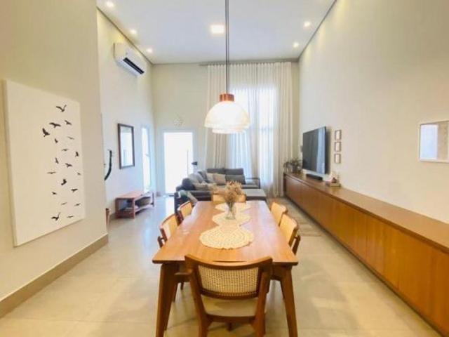 Casa de Condomínio para venda em Residencial Jardim Do Jatobá de 151.00m² com 3 Quartos, 1 Suite e 4