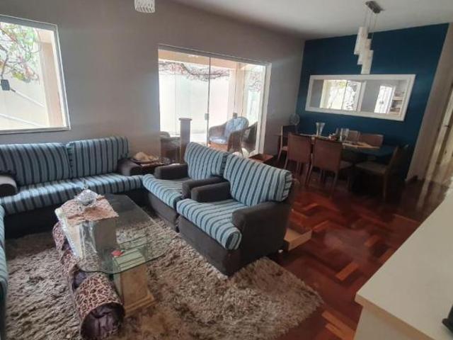 Casa de Condomínio para venda em Jardim Estoril de 230.00m² com 4 Quartos, 1 Suite e 2 Garagens