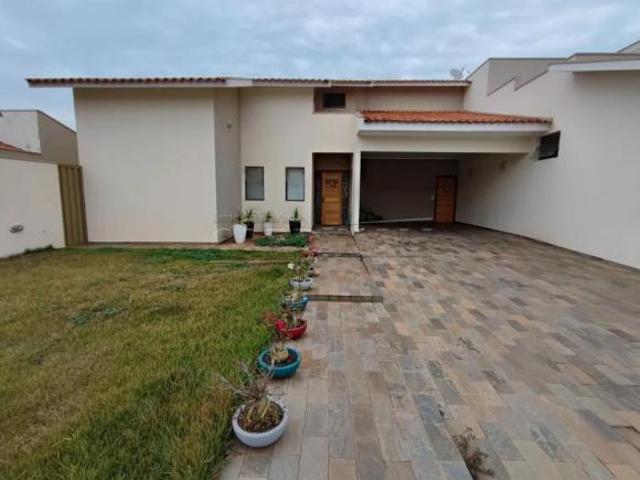 Casa de Condomínio para venda em Jardim Flamboyants de 256.00m² com 3 Quartos, 1 Suite e 4 Garagens