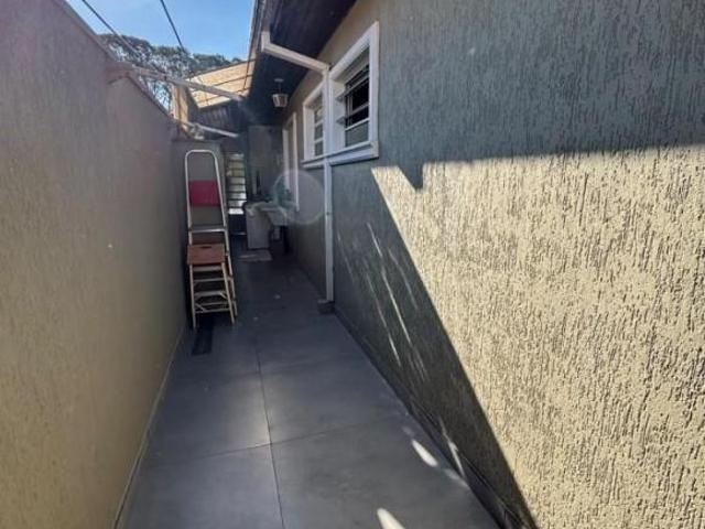 Casa de Condomínio para venda em Jardim Interlagos de 140.00m² com 4 Quartos, 2 Suites e 3 Garagens