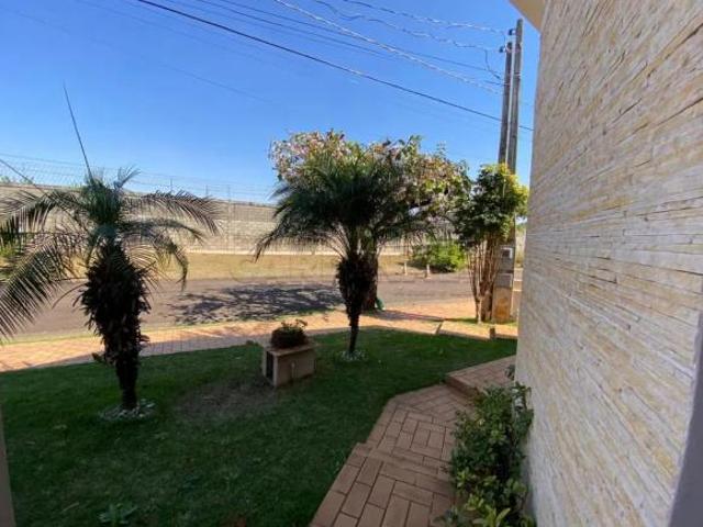 Casa de Condomínio para venda em Jardim Jockey Clube de 192.00m² com 4 Quartos, 1 Suite e 4 Garagens