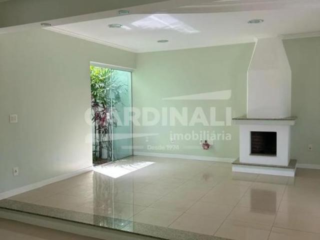 Casa de Condomínio para venda em Jardim Jockey Clube de 243.00m² com 3 Quartos, 2 Suites e 4 Garagen