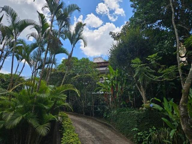 Casa de Condomínio para venda em Jardim Jandira de 570.00m² com 6 Quartos, 2 Suites e 5 Garagens