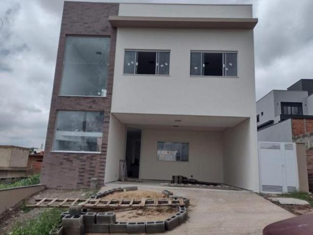 Casa de Condomínio para venda em Jardim São Francisco de 200.00m² com 2 Quartos, 1 Suite e 4 Garagen