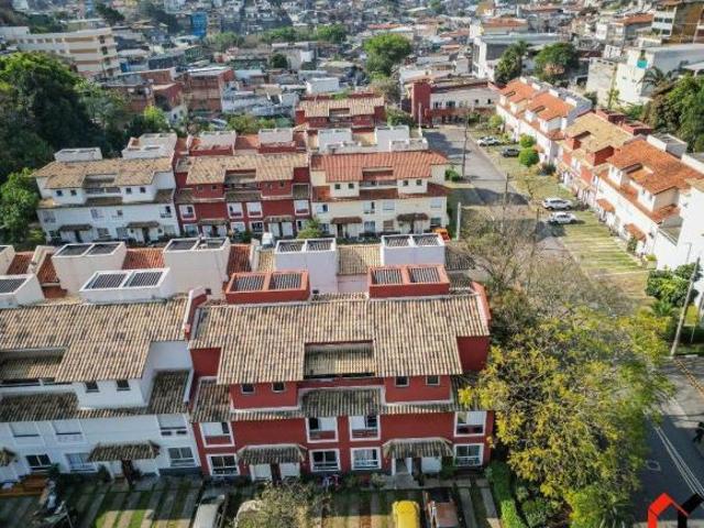 Casa de Condomínio para venda em Jardim São Luís de 225.00m² com 3 Quartos, 1 Suite e 2 Garagens
