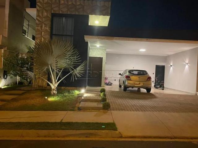 Casa de Condomínio para venda em Jardim Salto Grande de 179.00m² com 3 Quartos, 1 Suite e 4 Garagens