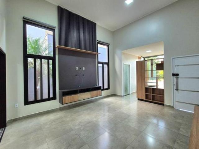 Casa de Condomínio para venda em Jardim Salto Grande de 184.00m² com 3 Quartos, 1 Suite e 4 Garagens