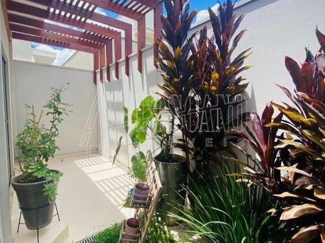 Casa de Condomínio para venda em Jardim Salto Grande de 192.00m² com 3 Quartos, 3 Suites e 4 Garagen