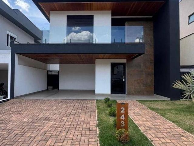 Casa de Condomínio para venda em Jardim Samambaia de 279.00m² com 3 Quartos, 3 Suites e 4 Garagens