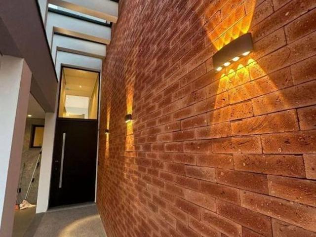 Casa de Condomínio para venda em Jardim Samambaia de 226.00m² com 5 Quartos, 4 Suites e 4 Garagens